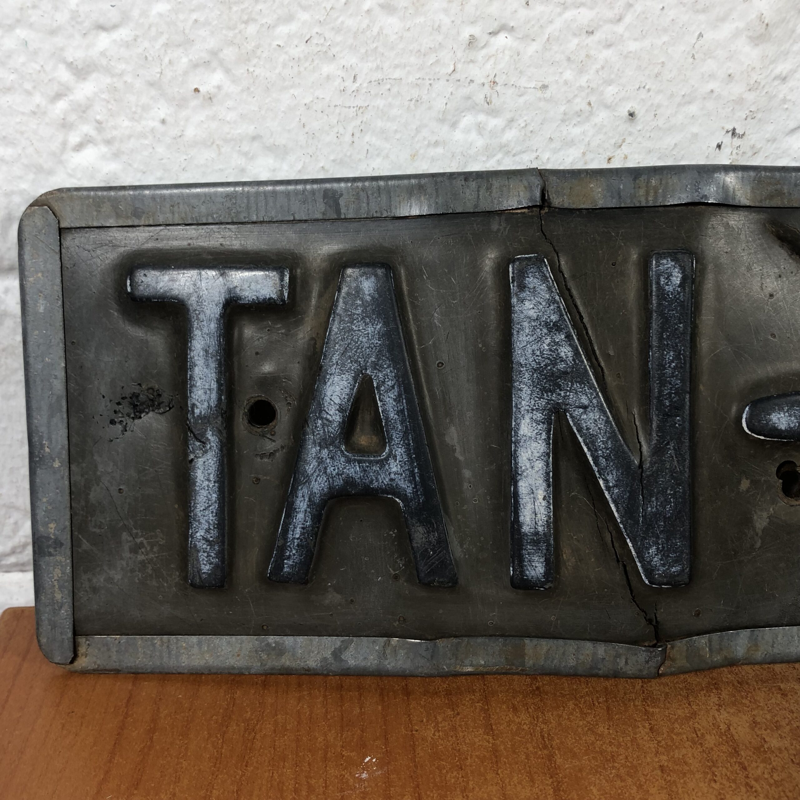 Vintage Number Plate - AuctionGiant