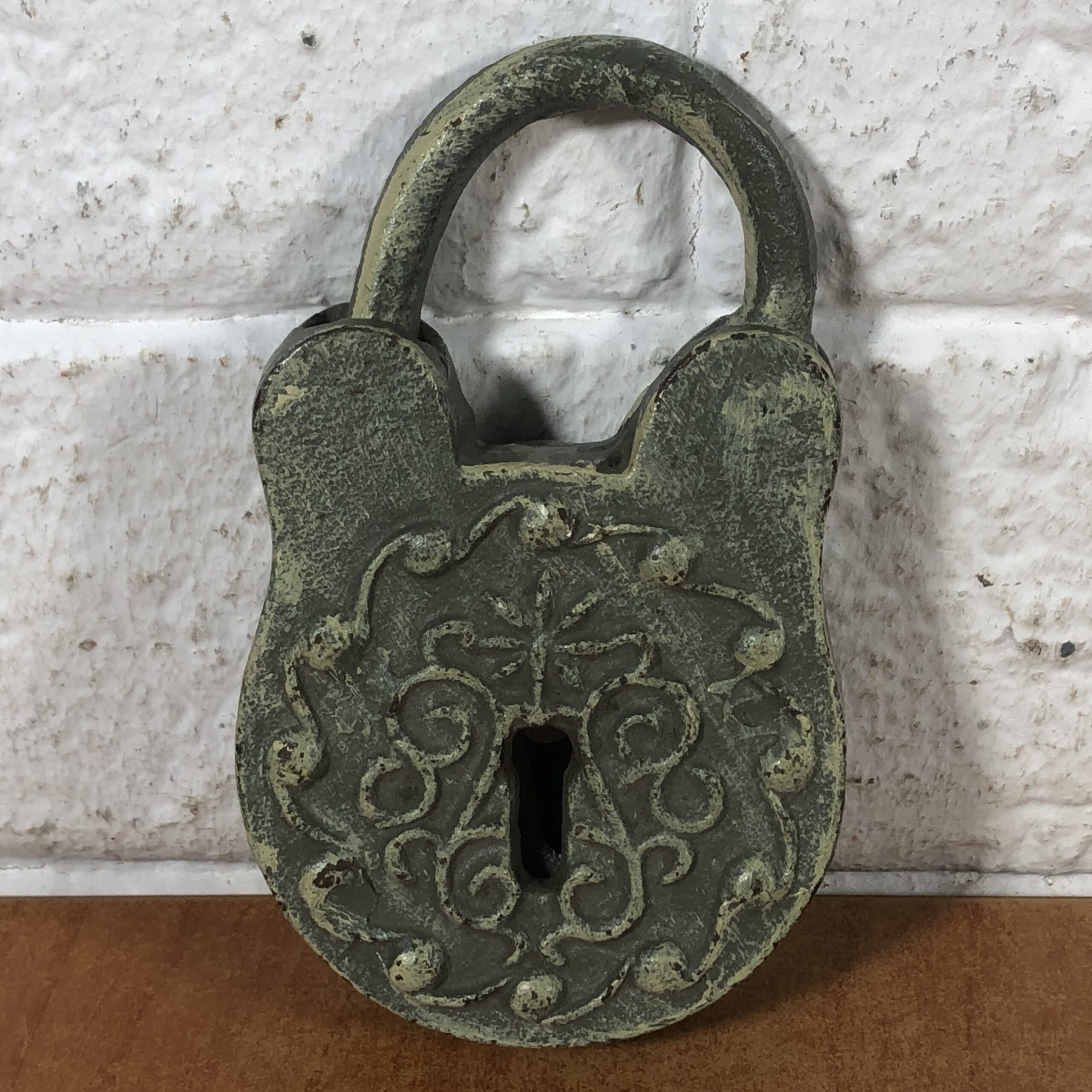 Vintage Style Lock & Vintage IDAM Lock - AuctionGiant