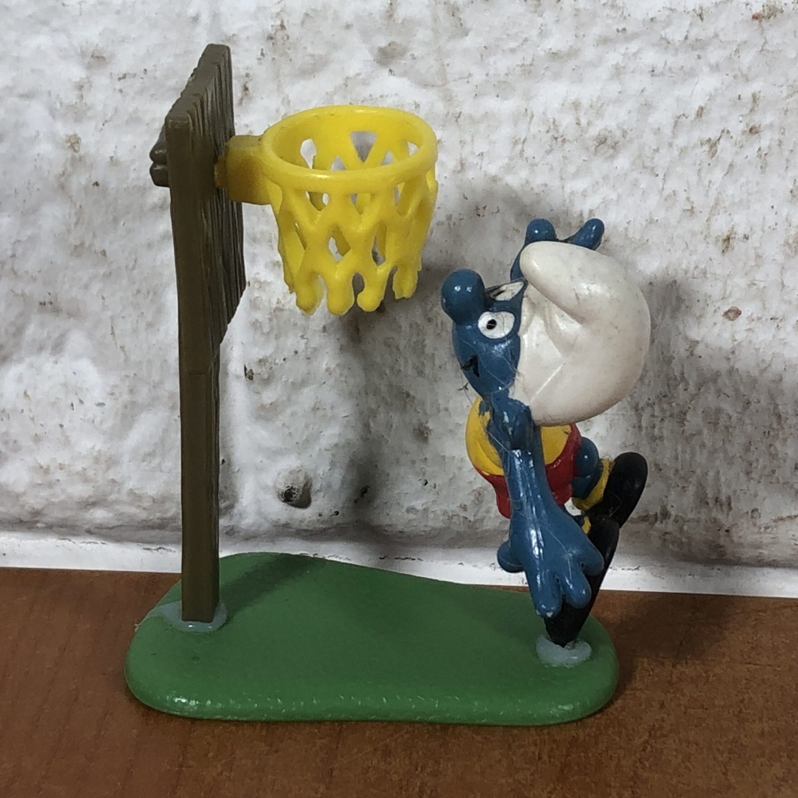 Vintage 1980 Peyo Basketball Smurf Figurine (Made in Hong Kong ...