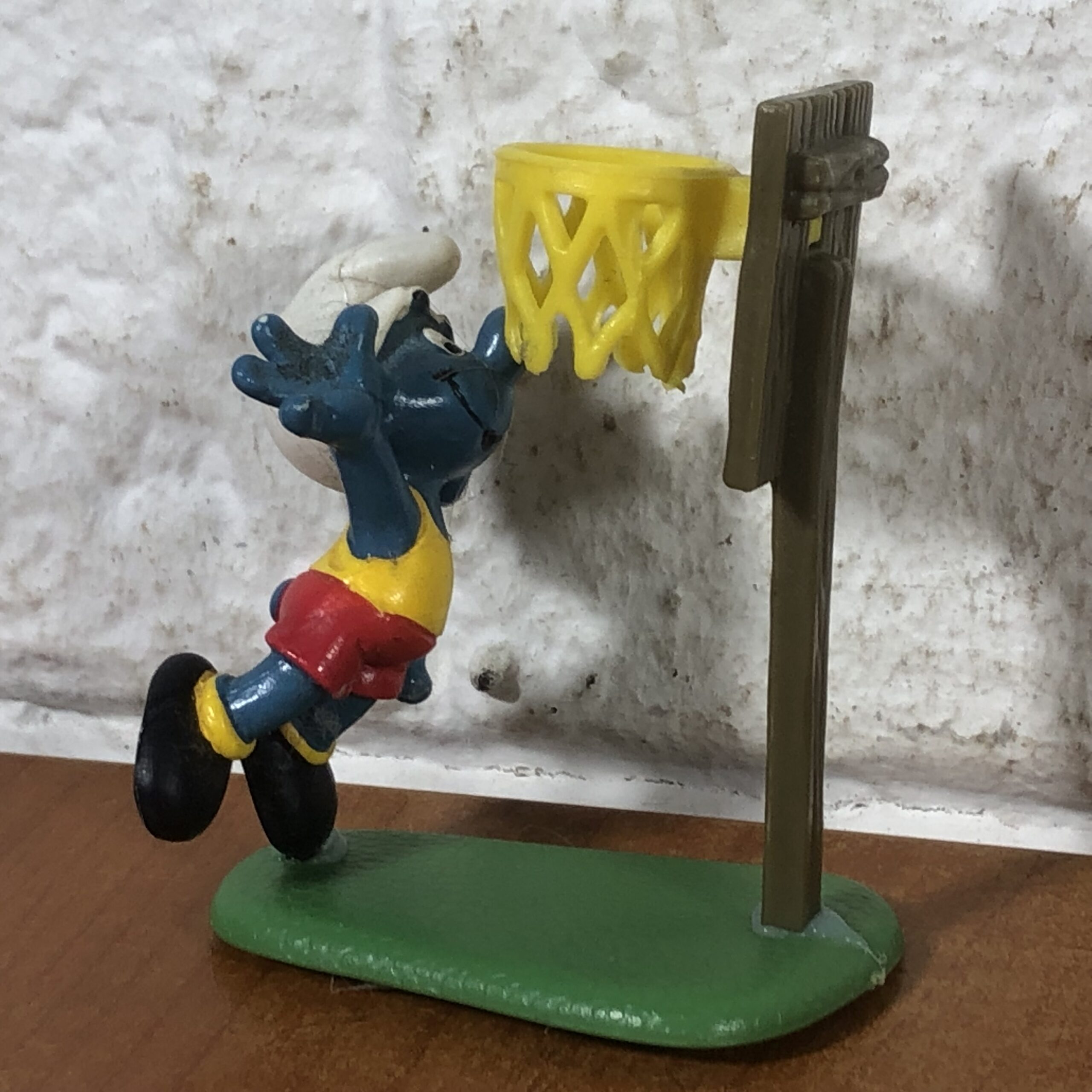 Vintage 1980 Peyo Basketball Smurf Figurine (Made in Hong Kong ...