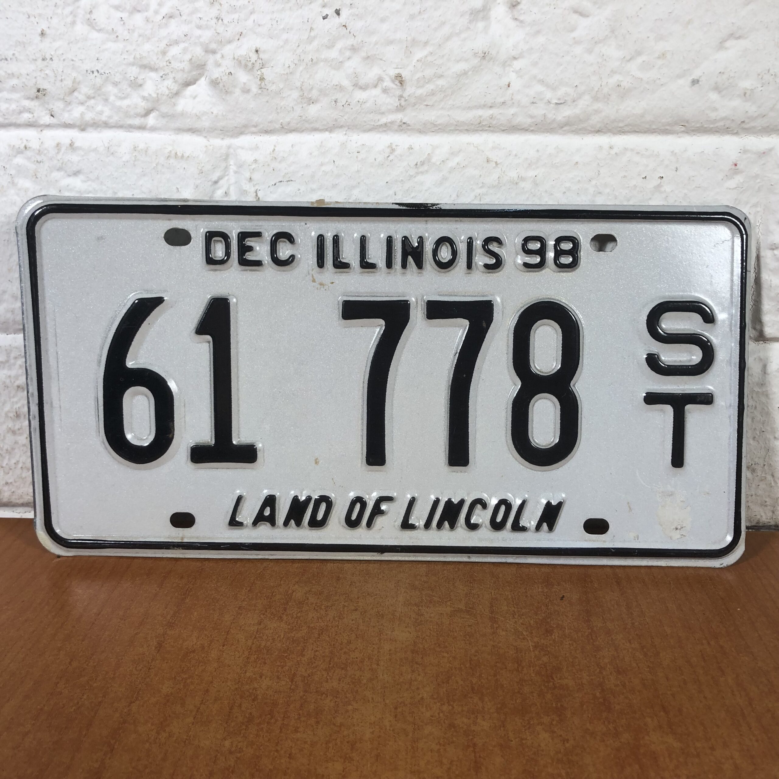 USA 'Illinois' Number Plate - AuctionGiant