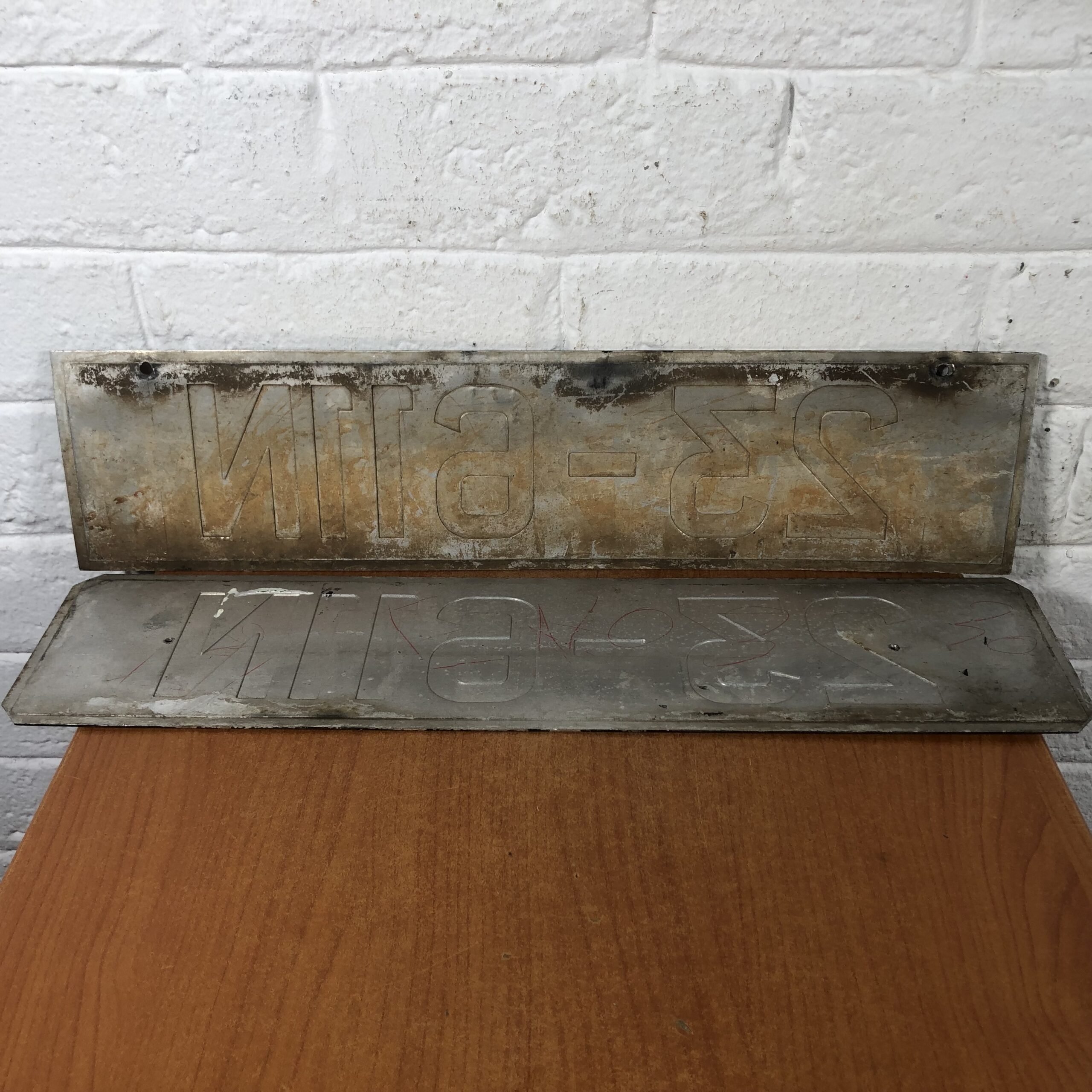 Pair of Vintage Number Plates - AuctionGiant