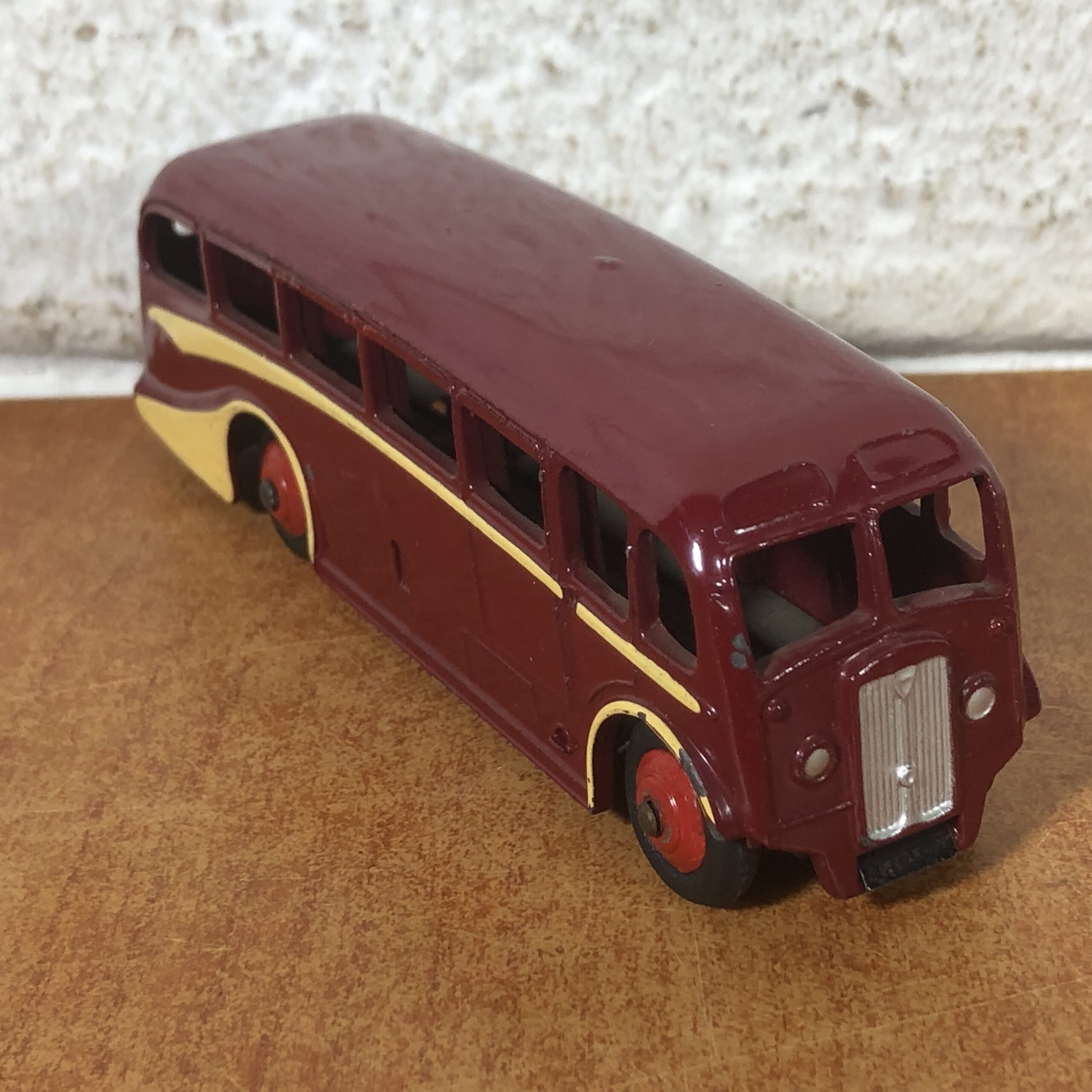 Dinky Toys ~ Luxury Coach (Made in England) - AuctionGiant
