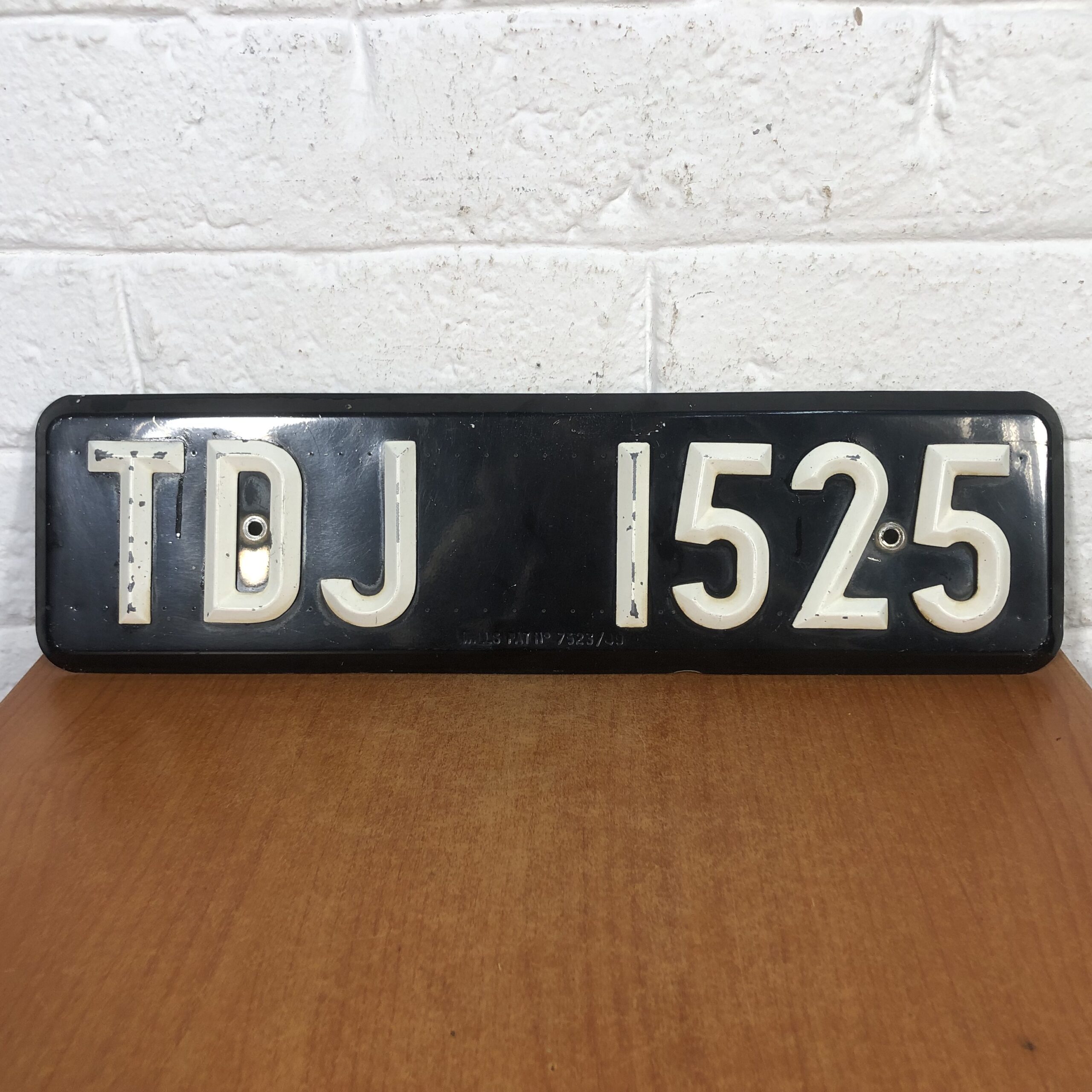 Pair of Vintage Number Plates - AuctionGiant