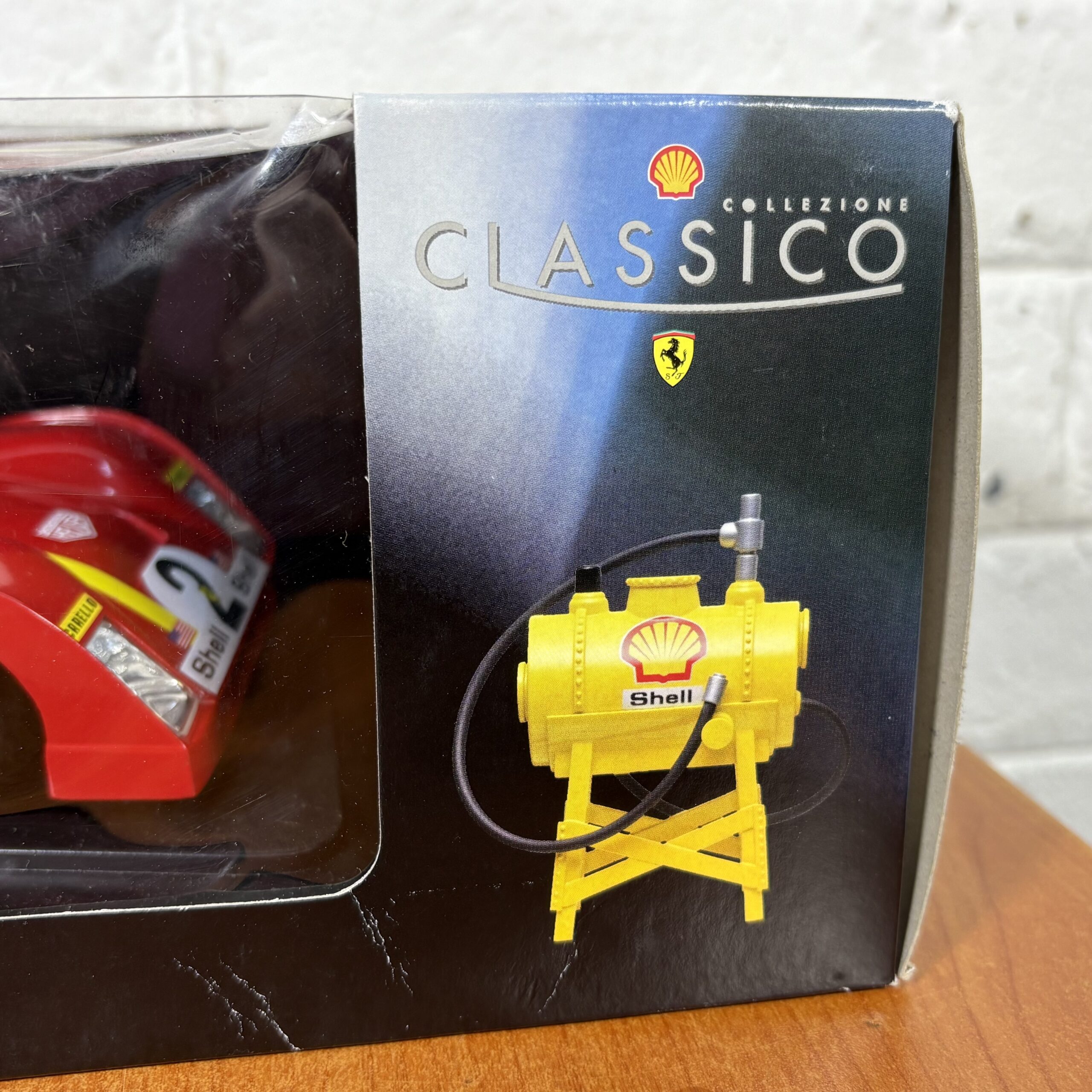 Lot 64: Classico 1972 Ferrari 312 P & Shell Racing Fuel Pump (1:18 ...