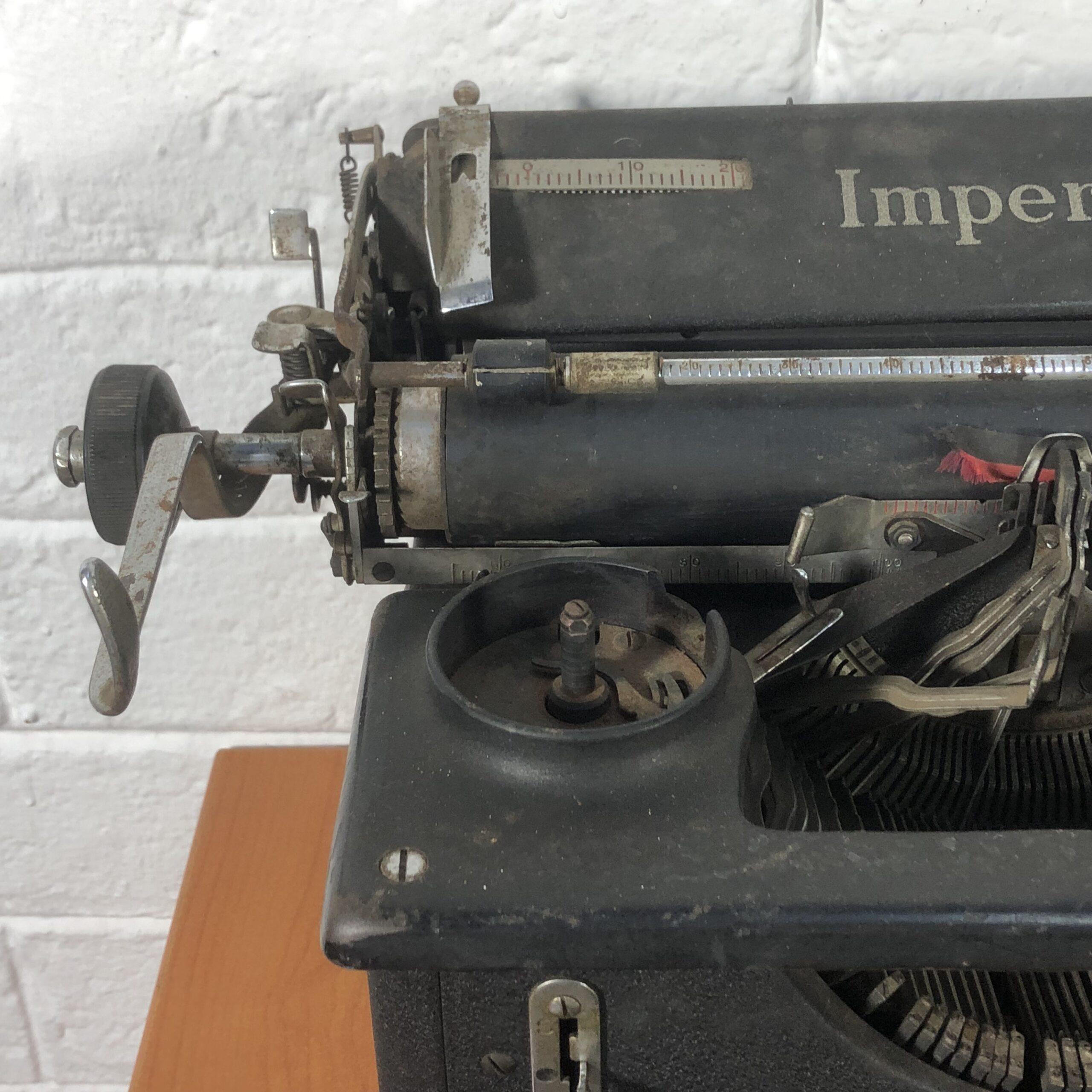 Vintage Imperial Typewriter - AuctionGiant