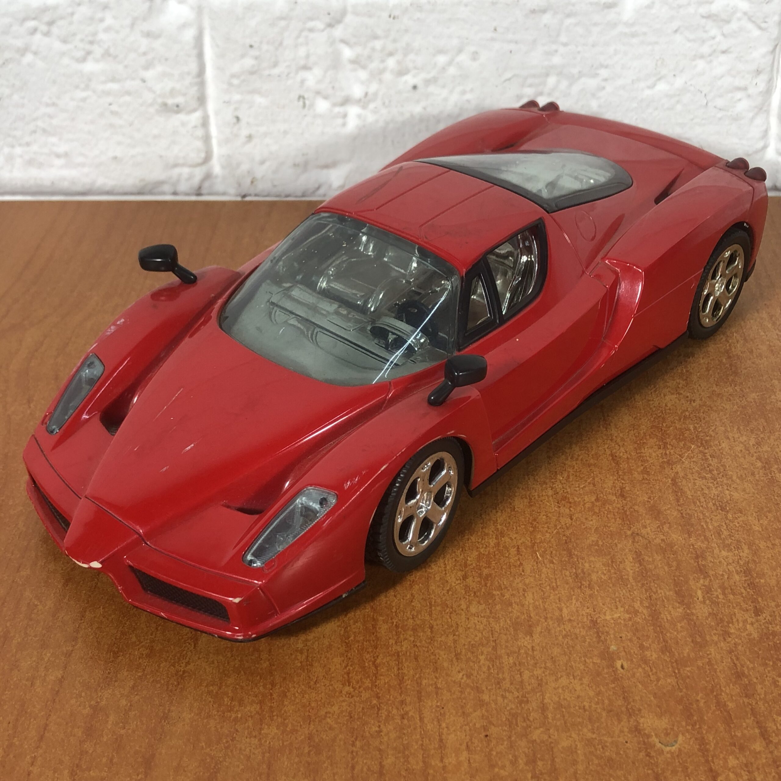 Ferrari Enzo Model (1:18) - AuctionGiant