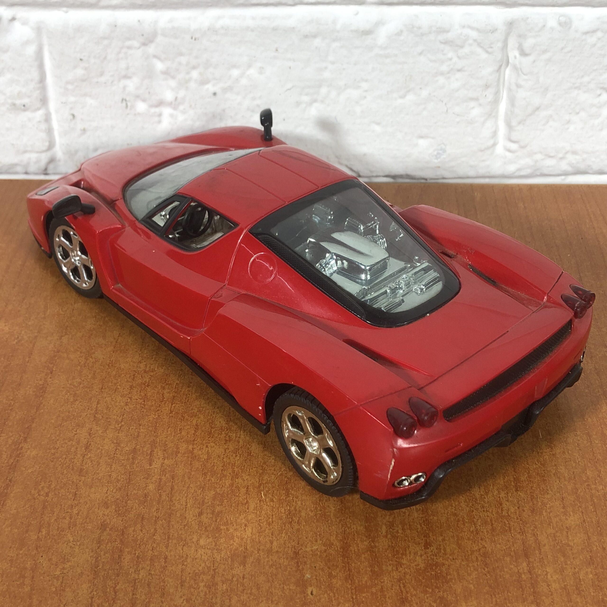 Ferrari Enzo Model (1:18) - AuctionGiant