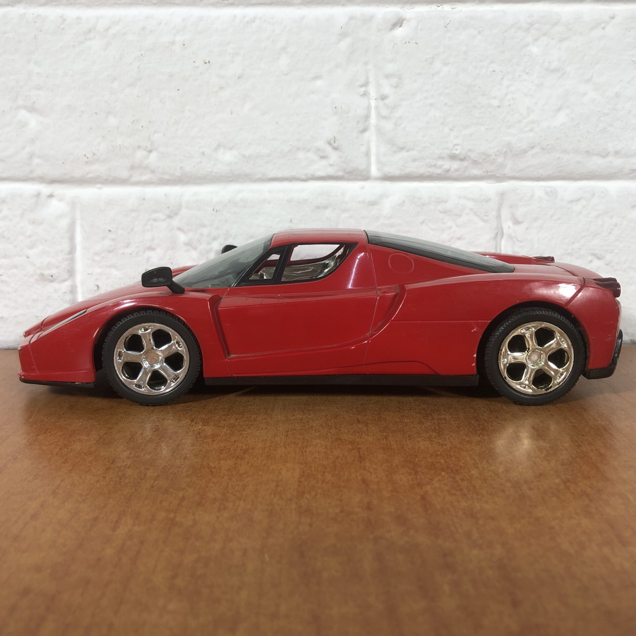 Ferrari Enzo Model (1:18) - AuctionGiant