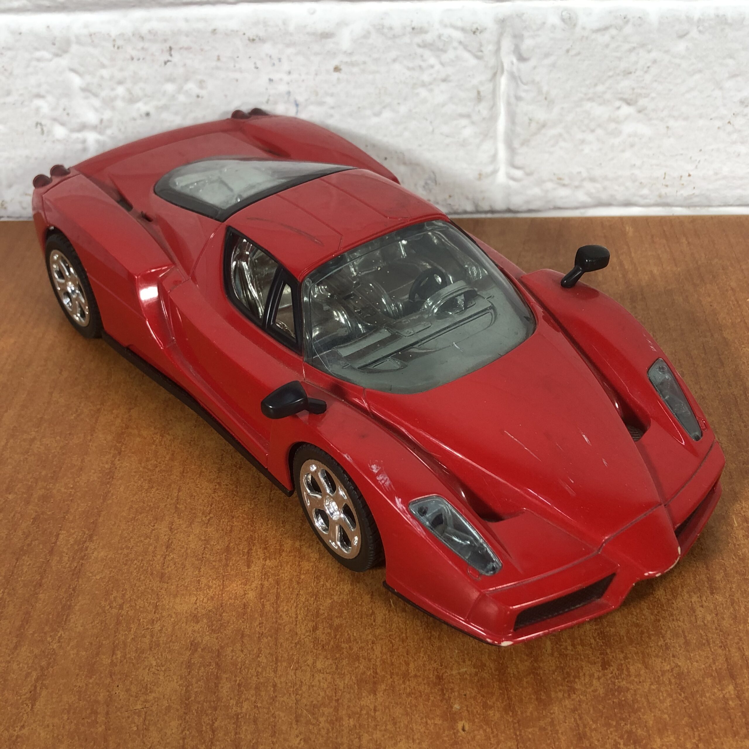 Ferrari Enzo Model (1:18) - AuctionGiant