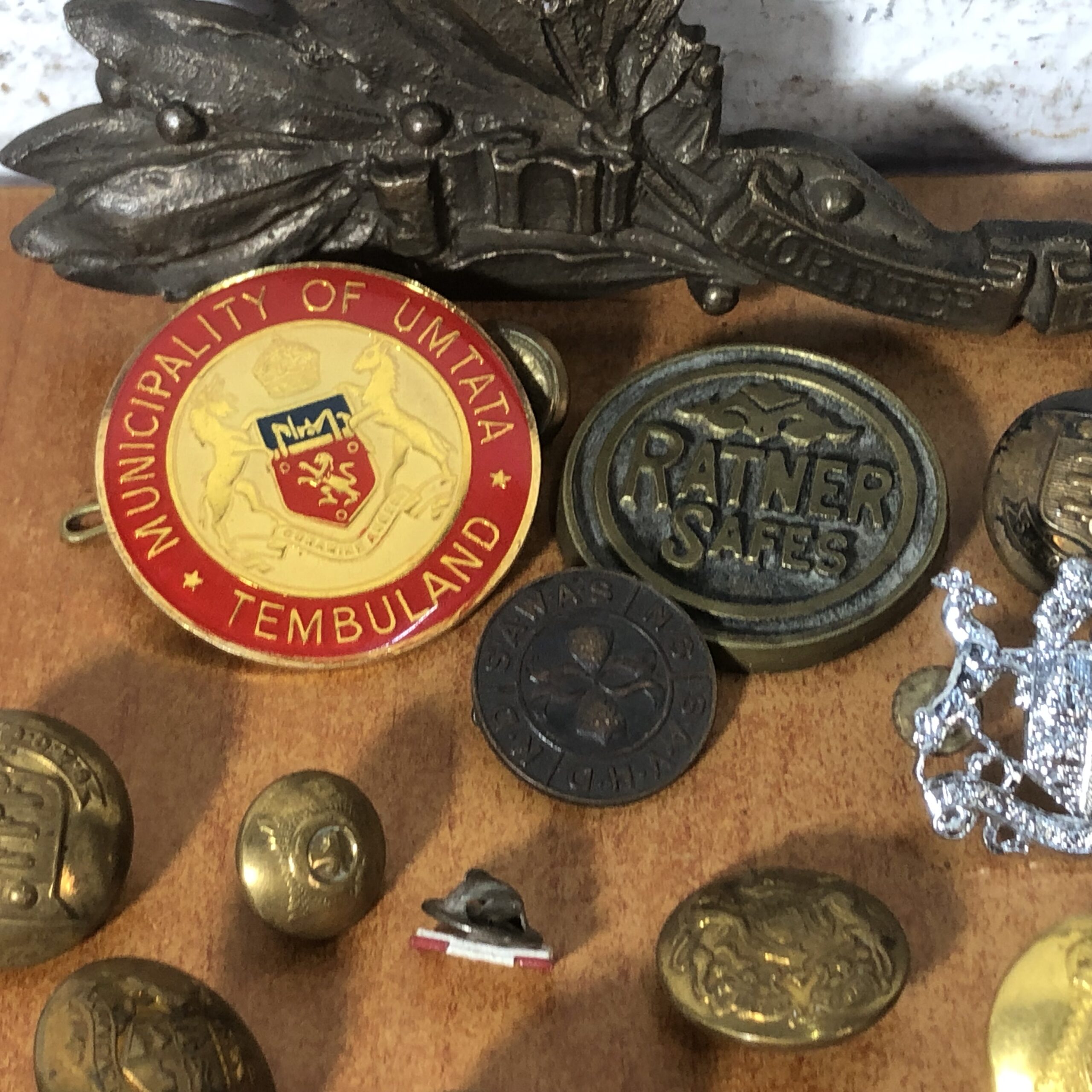 Vintage Military Badges - AuctionGiant