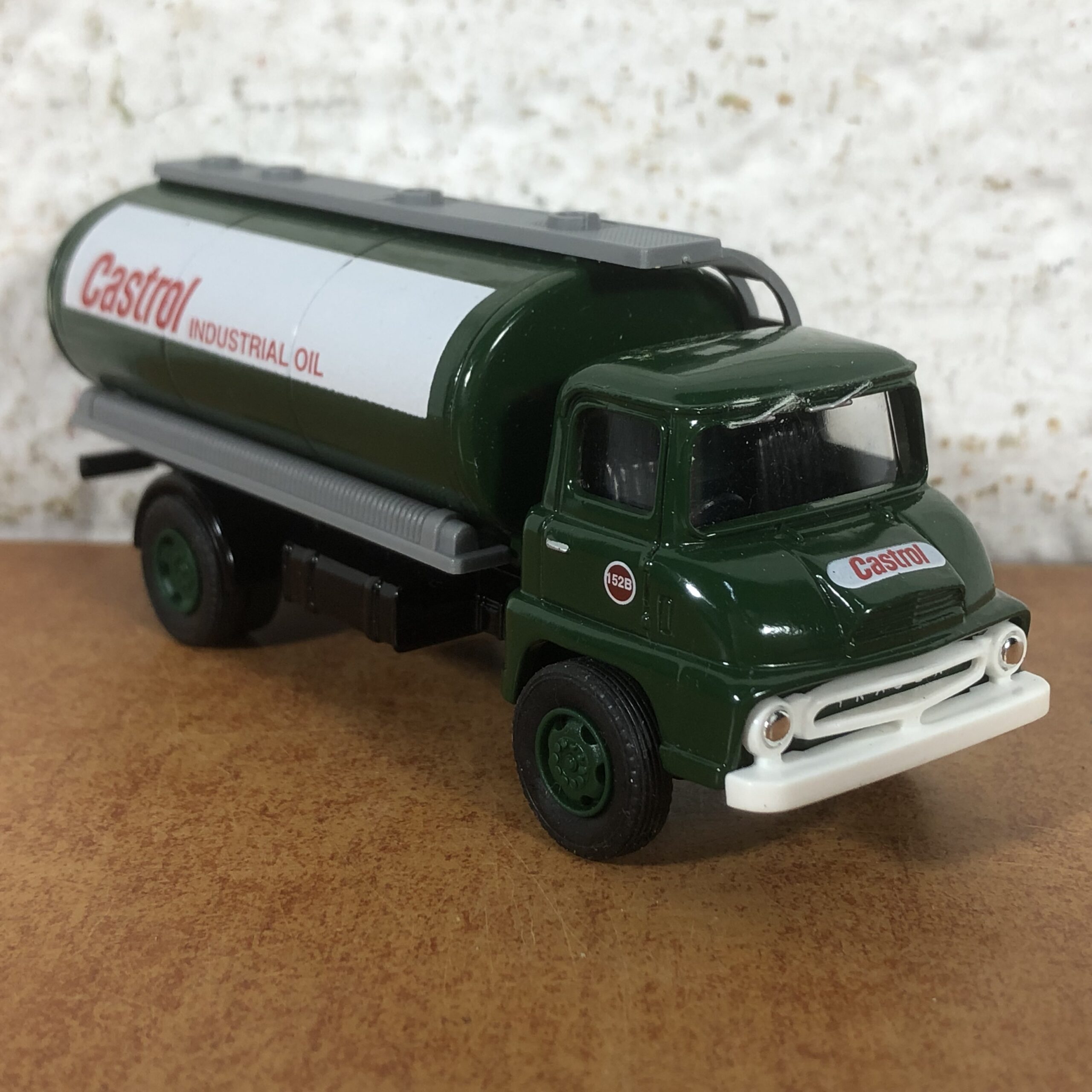 Vanguards Castrol Ford Thames Trader Tanker (1:64) ~ Made in England ...