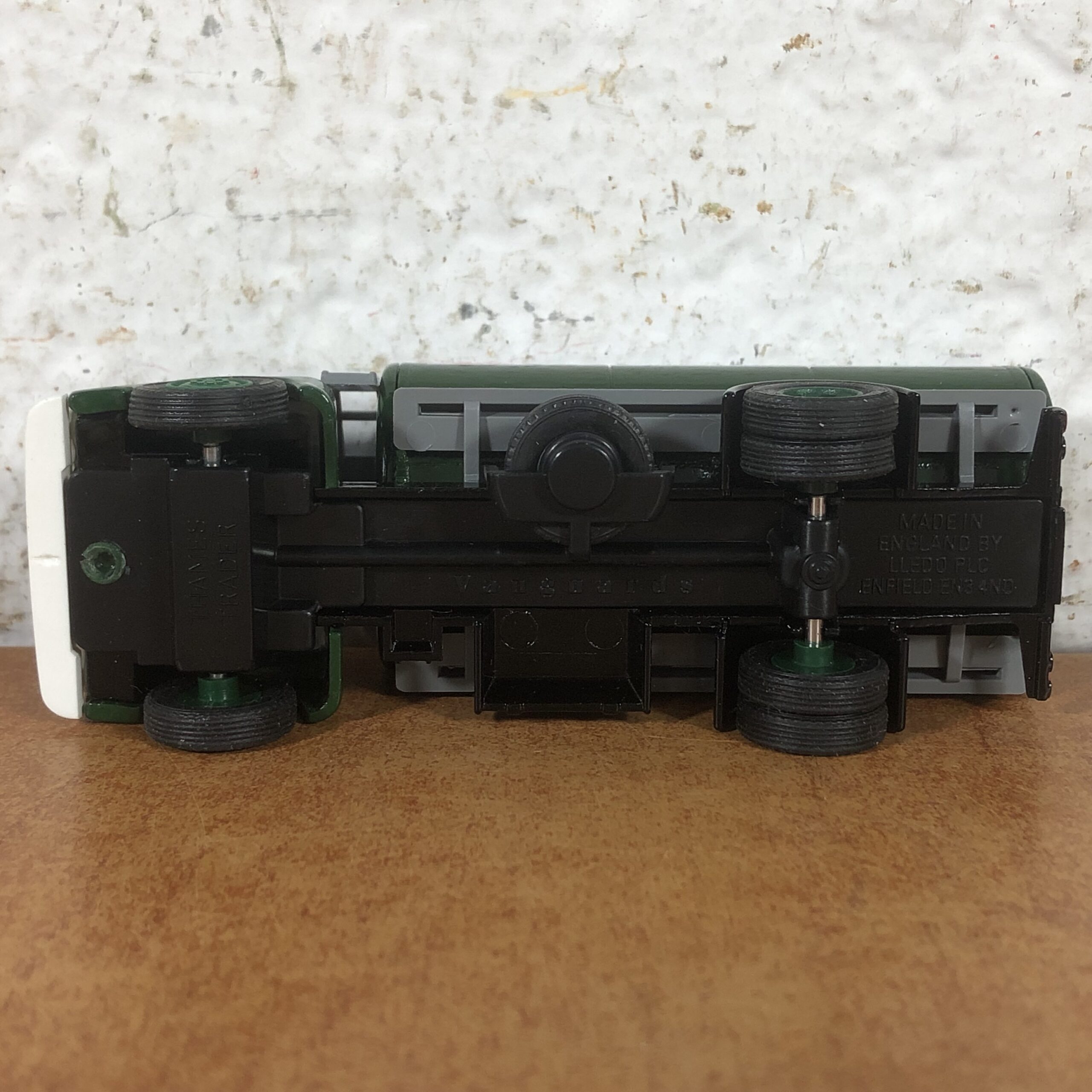 Vanguards Castrol Ford Thames Trader Tanker (1:64) ~ Made in England ...