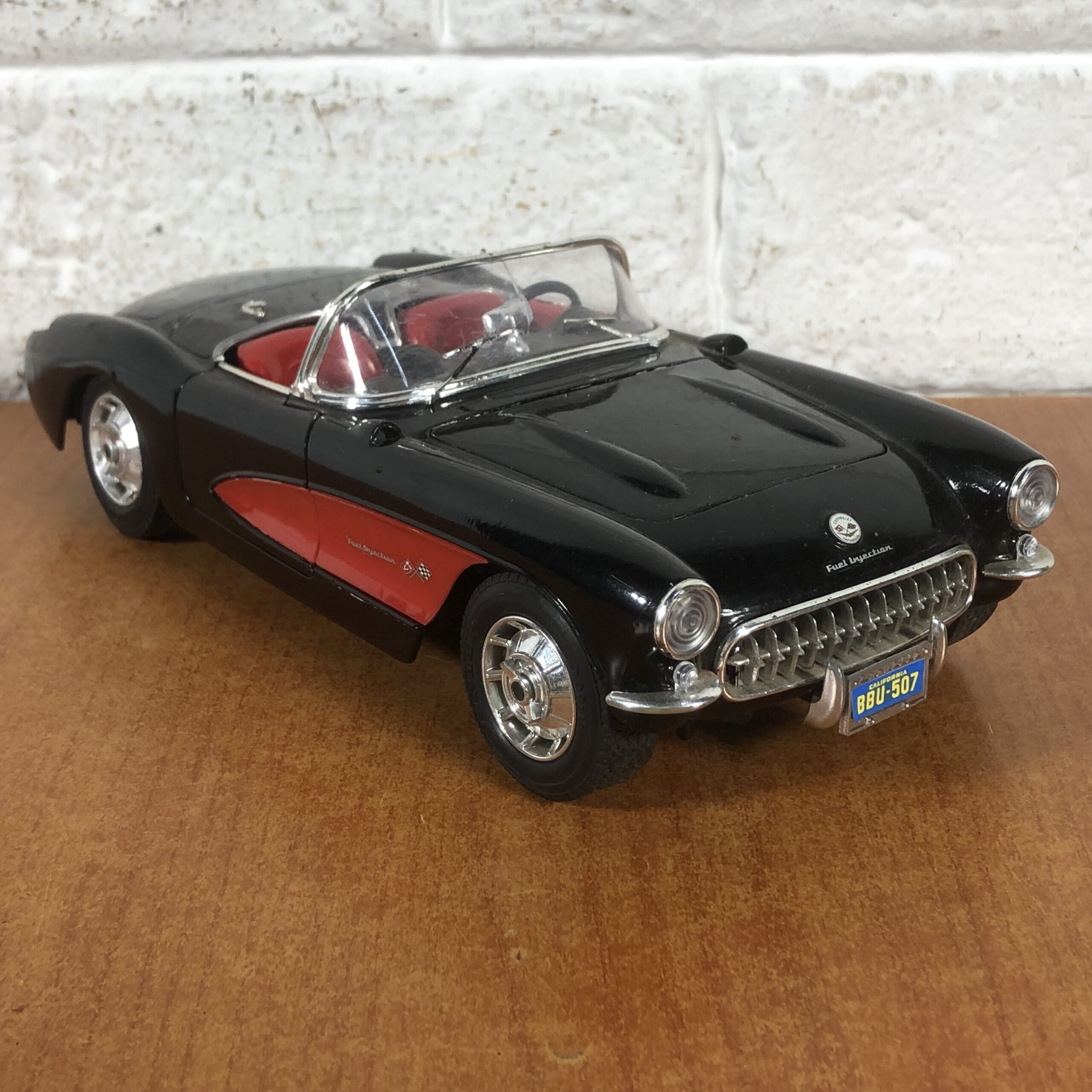 1957 Chevrolet Corvette (1:18) ~ Made in Italy - AuctionGiant