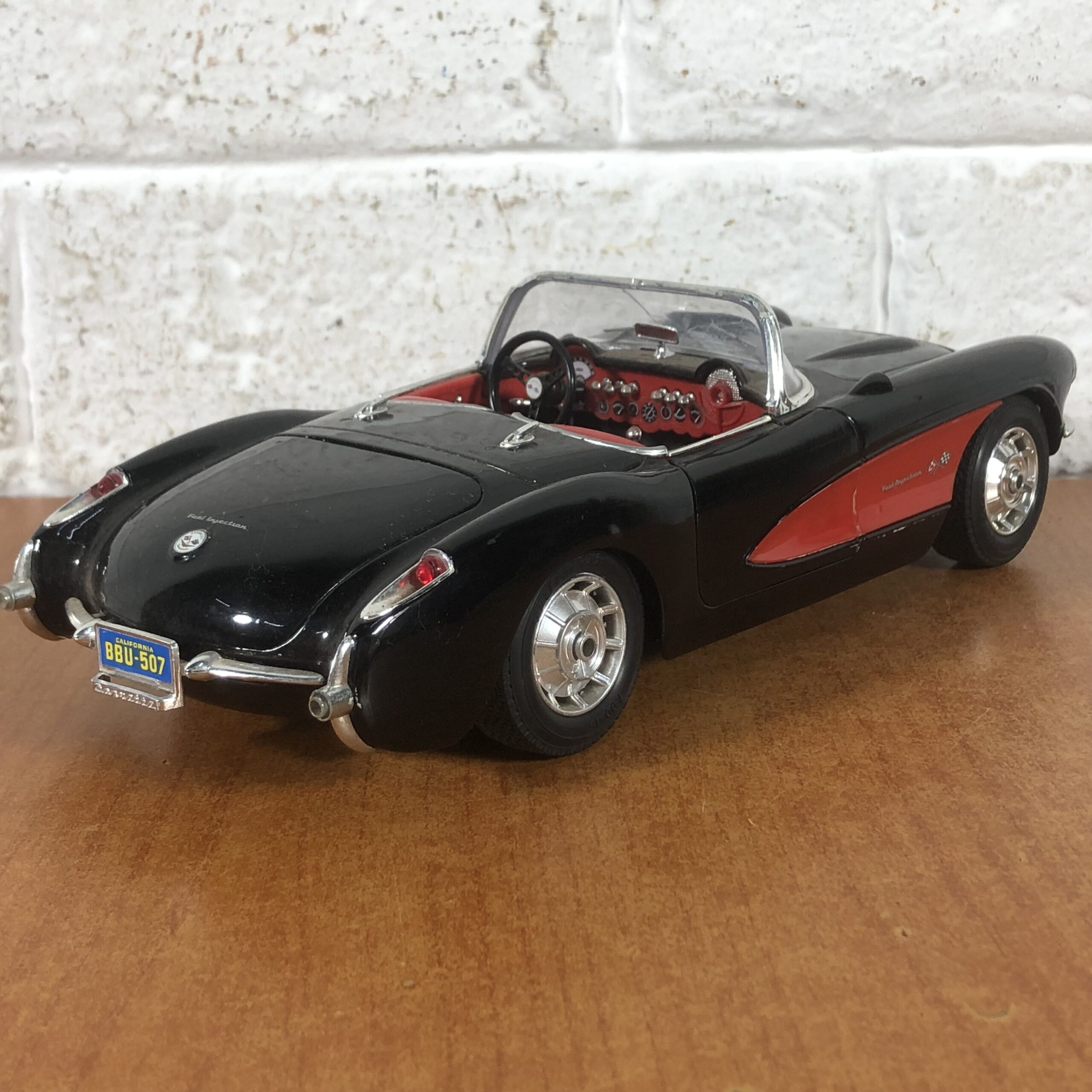 1957 Chevrolet Corvette (1:18) ~ Made in Italy - AuctionGiant