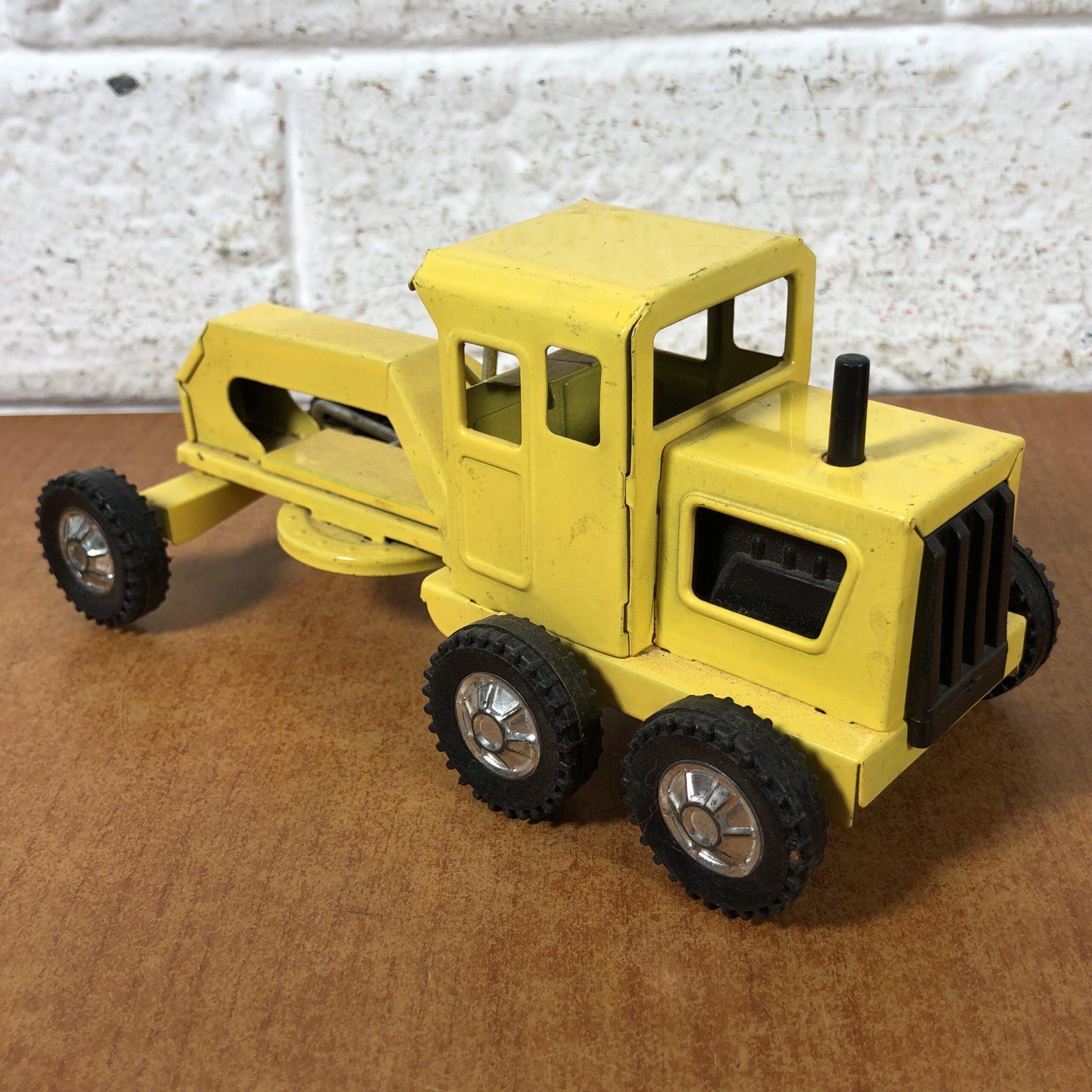 Vintage Metal Road Grader Model (Made in Japan) - AuctionGiant