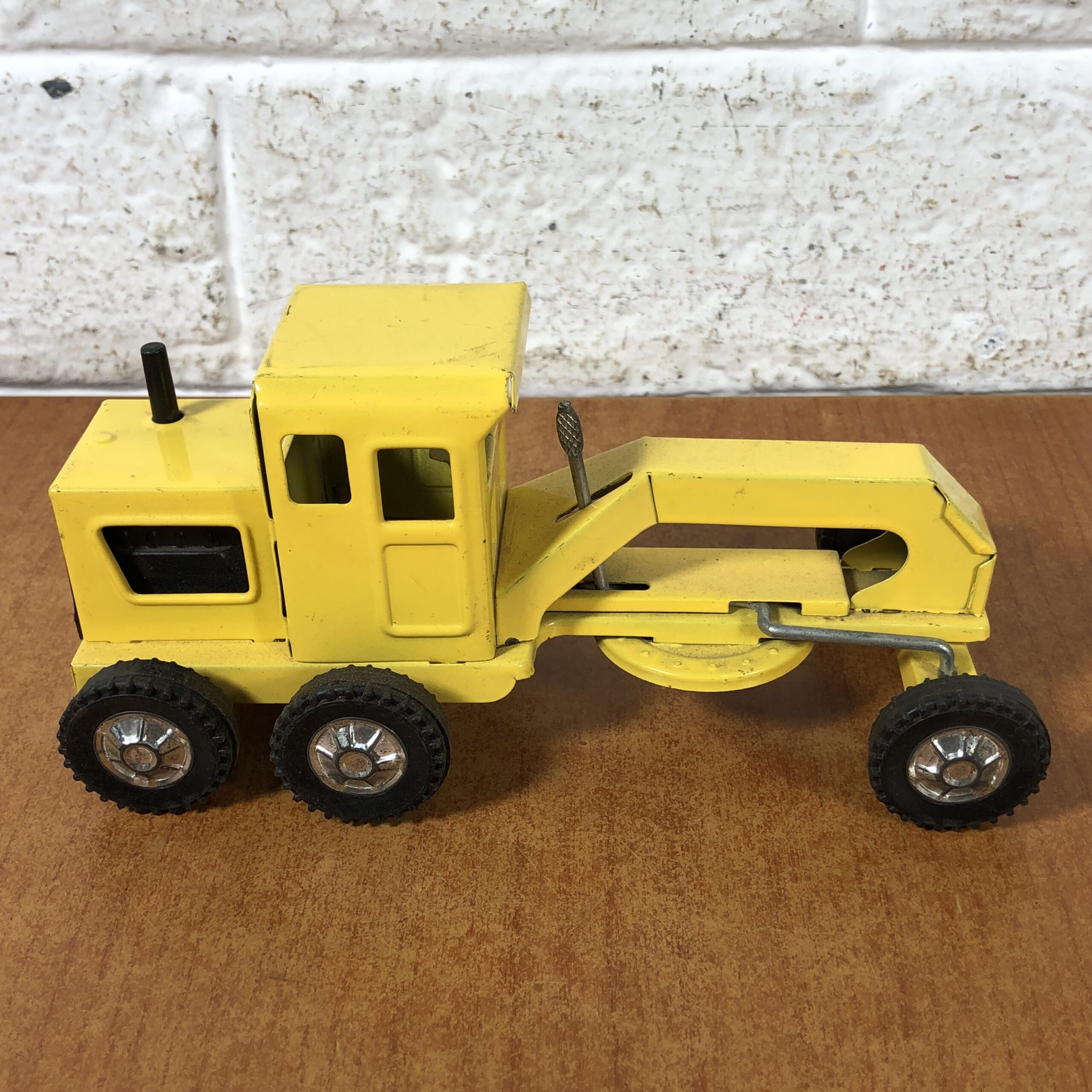 Vintage Metal Road Grader Model (Made in Japan) - AuctionGiant