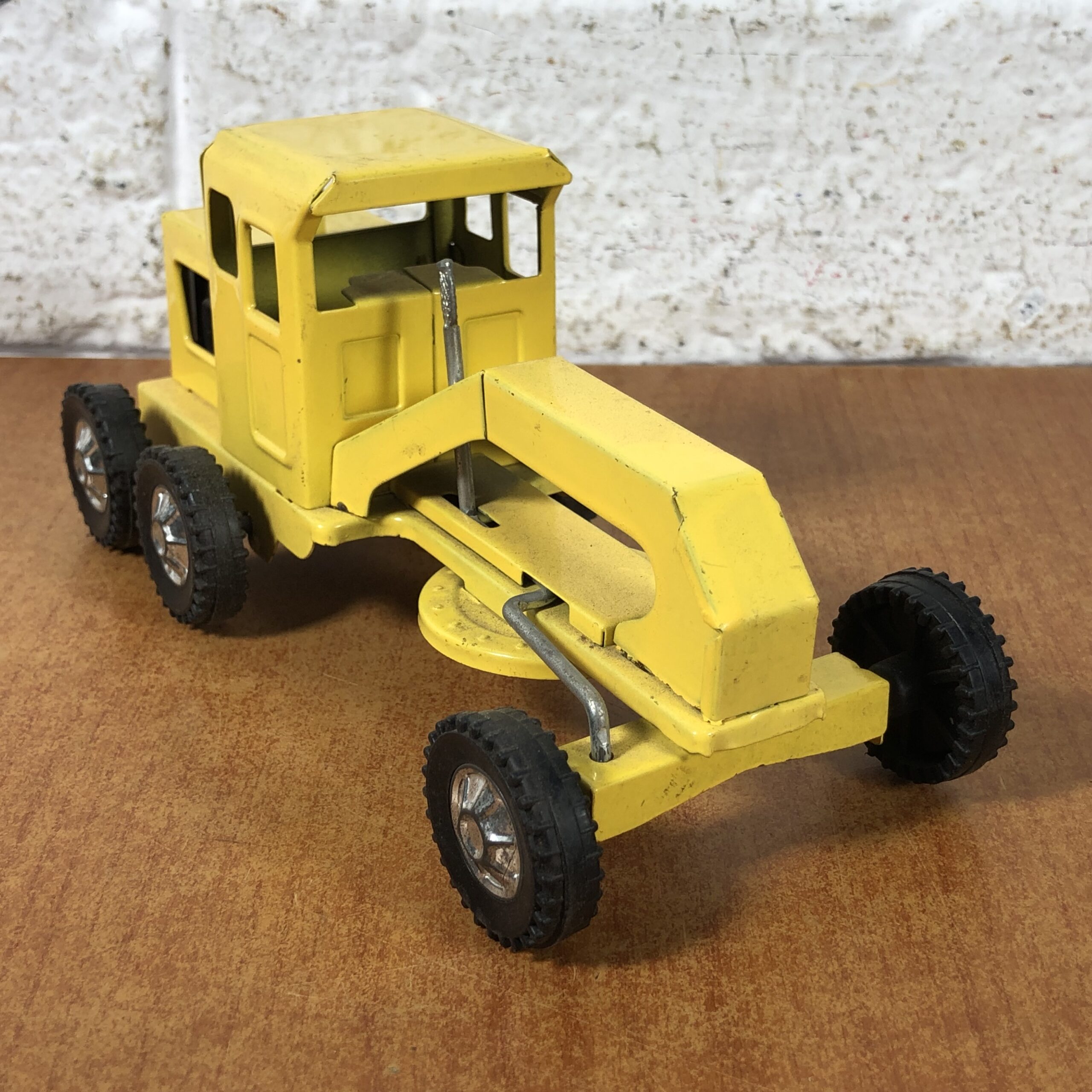 Vintage Metal Road Grader Model (Made in Japan) - AuctionGiant