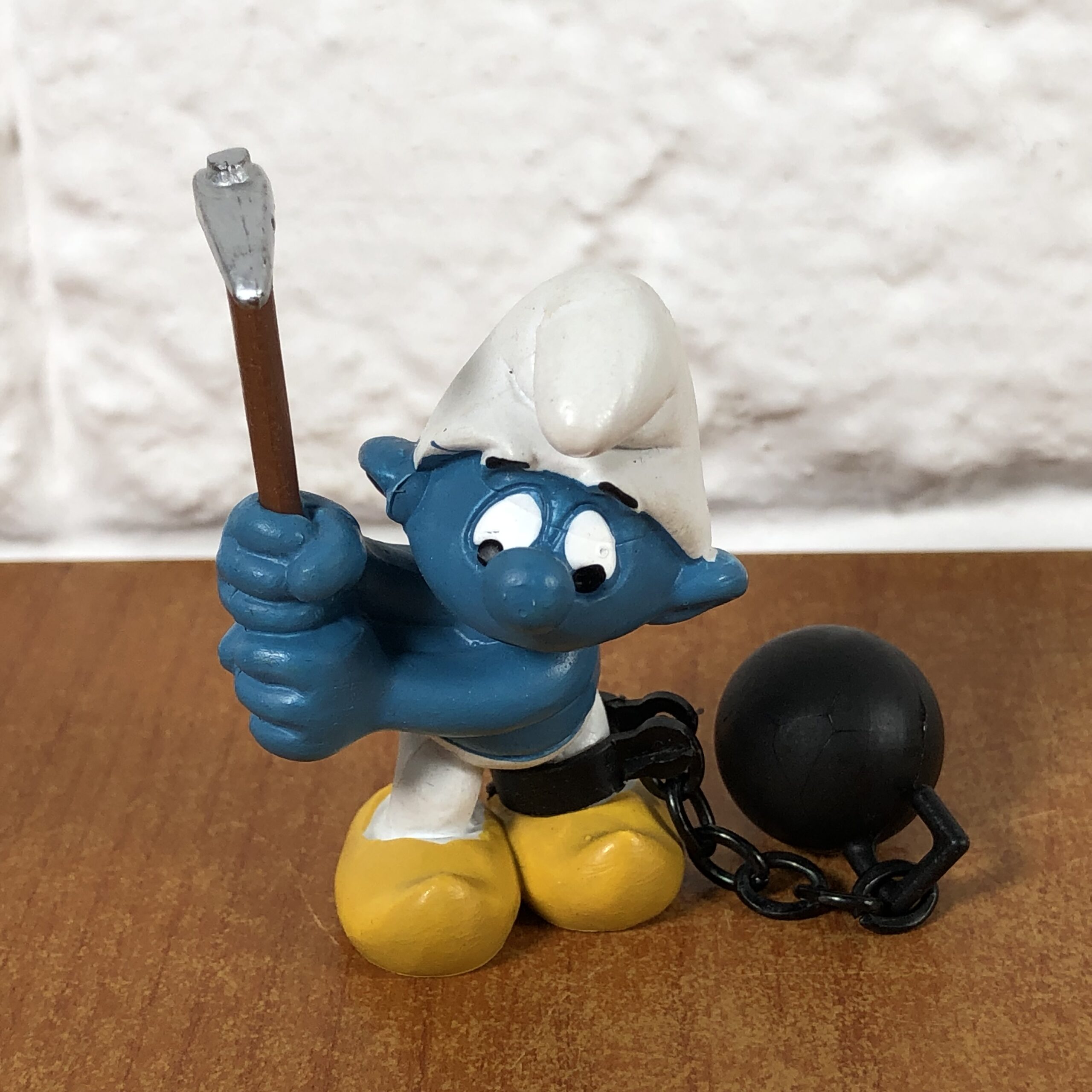 1980 Peyo Chain Gang Smurf Figurine (Made in Hong Kong) - AuctionGiant