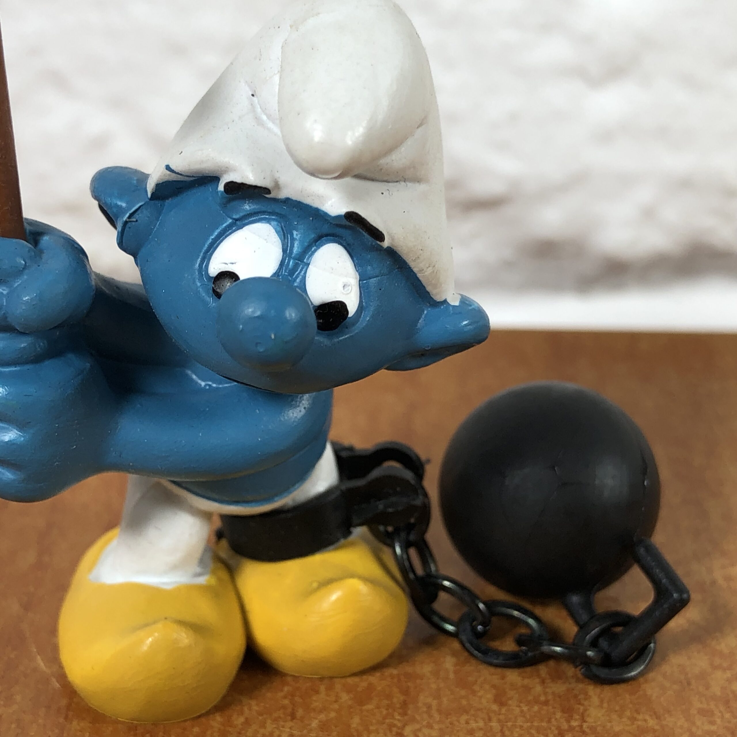 1980 Peyo Chain Gang Smurf Figurine (Made in Hong Kong) - AuctionGiant