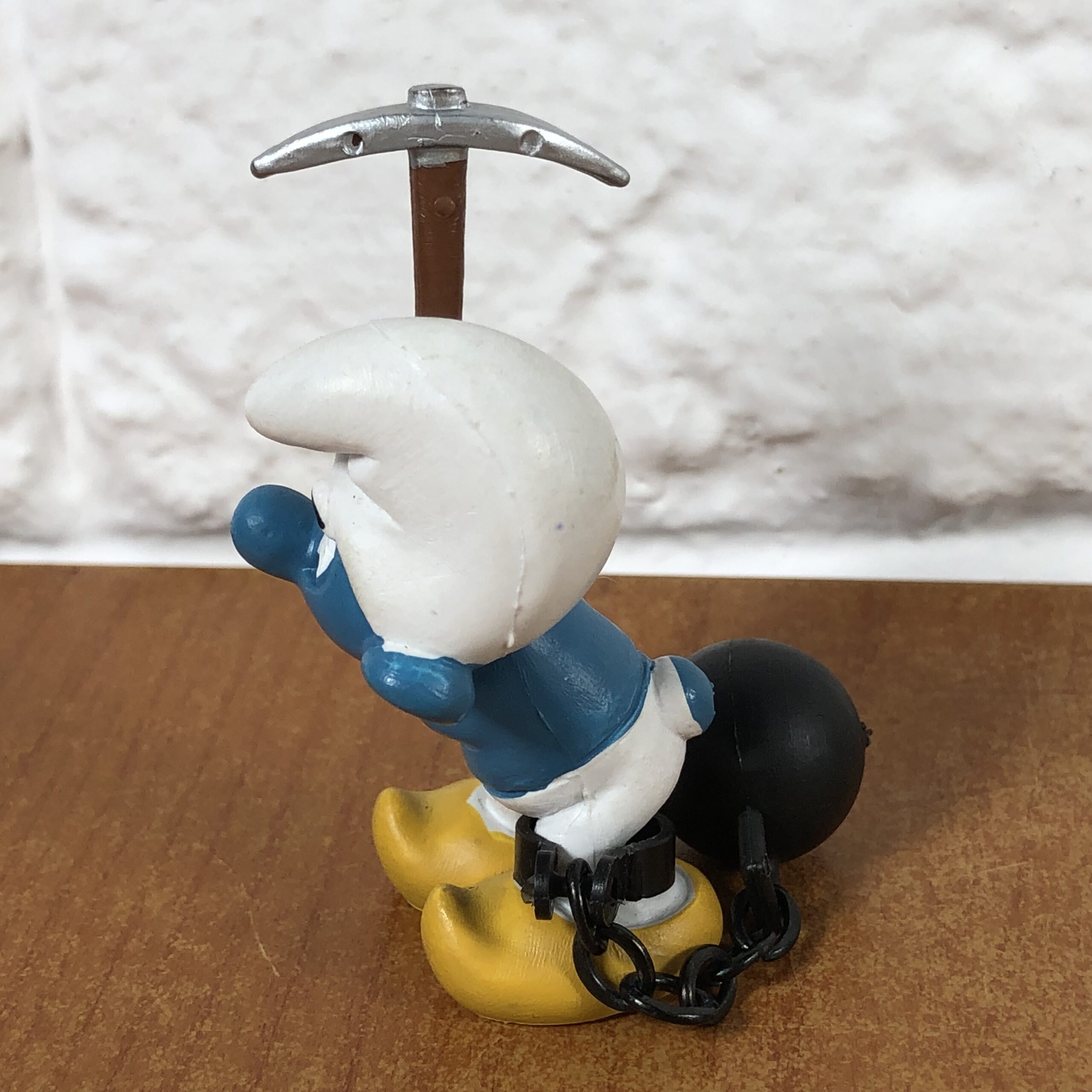 1980 Peyo Chain Gang Smurf Figurine (Made in Hong Kong) - AuctionGiant