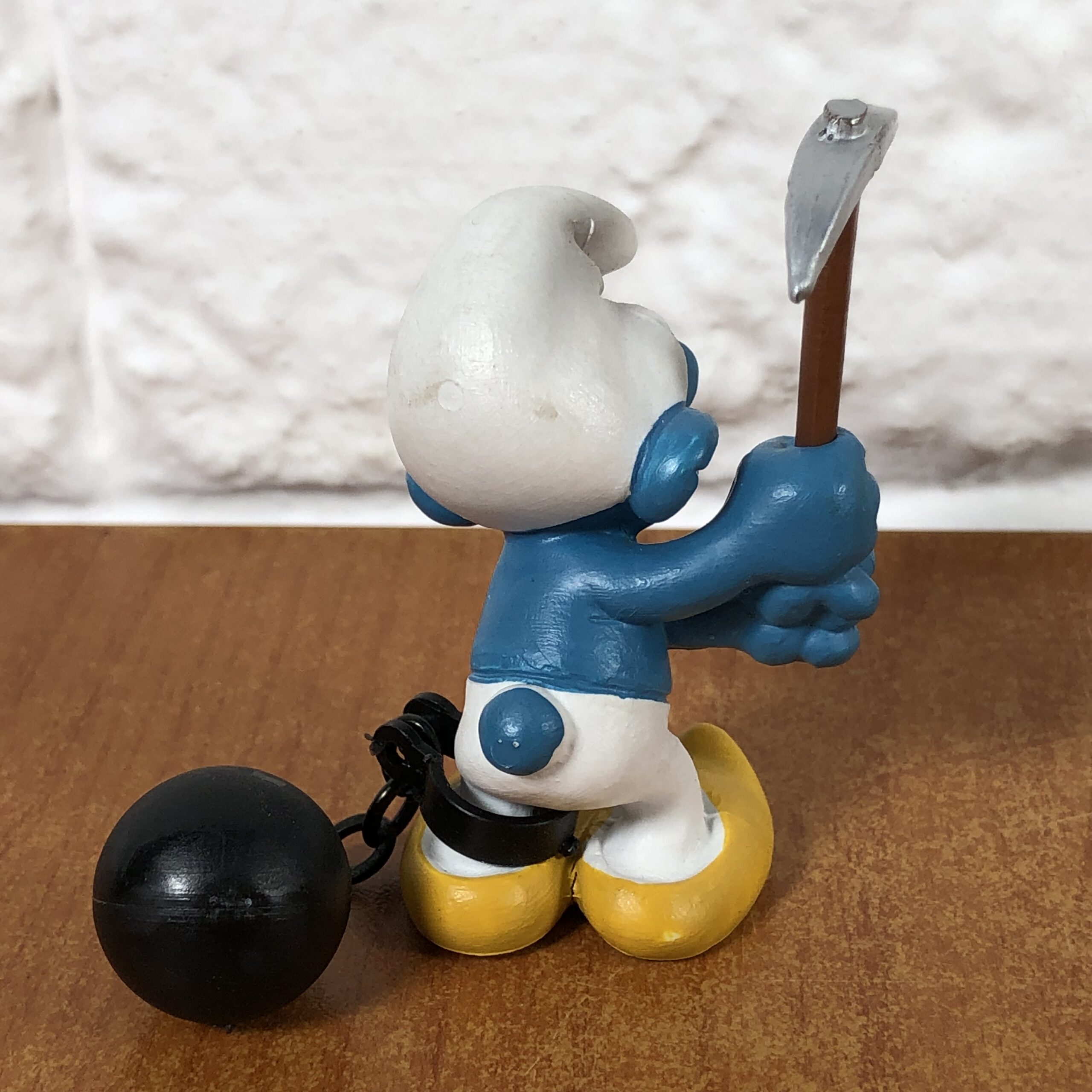 1980 Peyo Chain Gang Smurf Figurine (Made in Hong Kong) - AuctionGiant