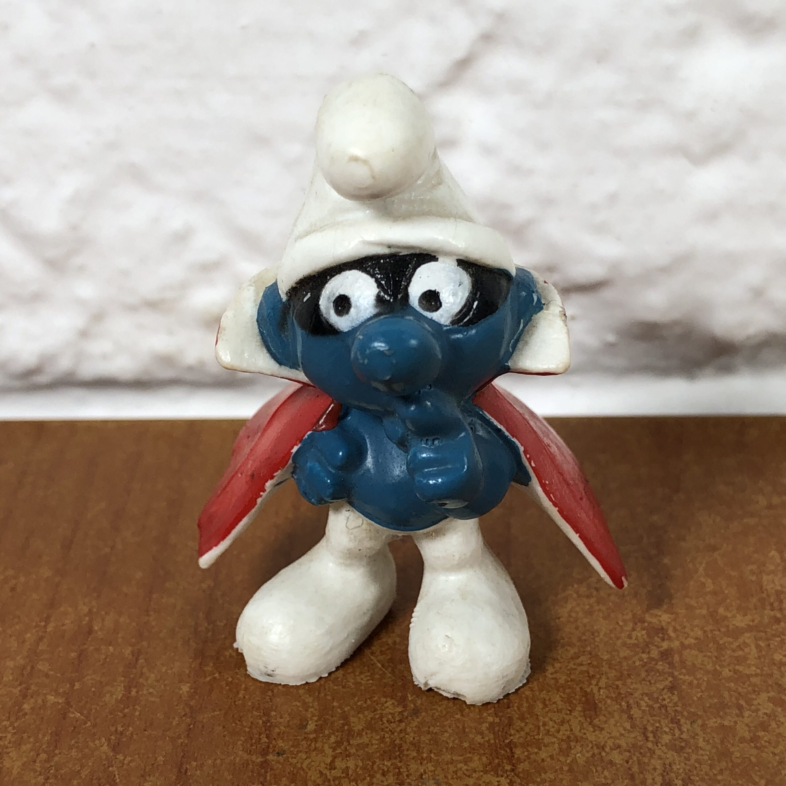 Peyo Spy Smurf Figurine - AuctionGiant