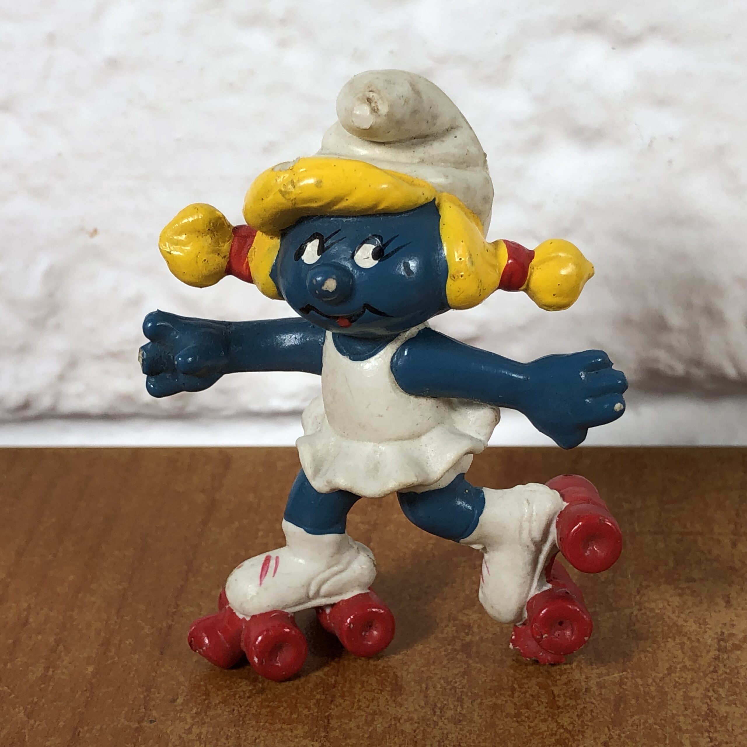 1983 Peyo Roller Skating Smurfette Figurine (Made in Hong Kong ...