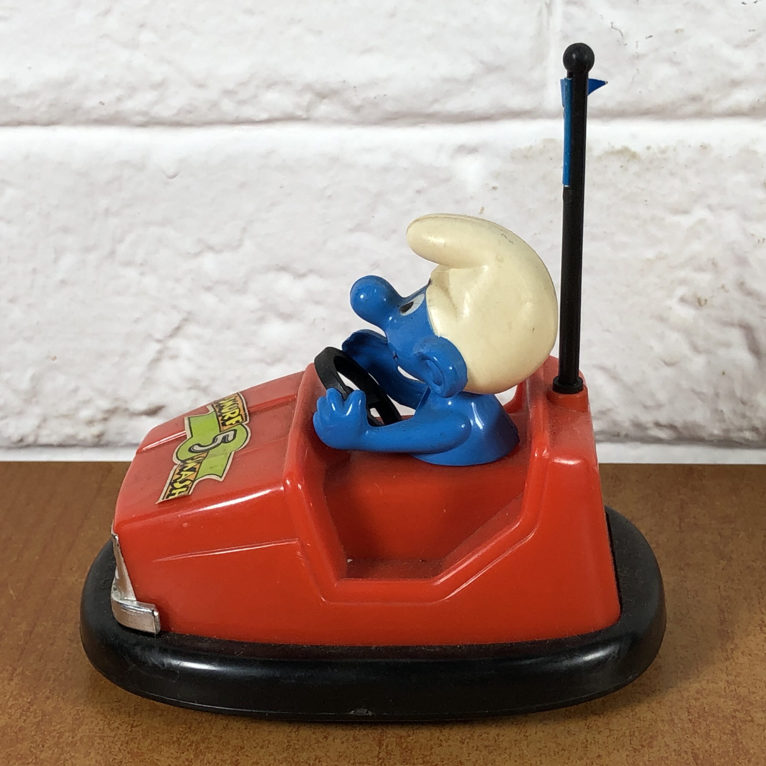Galoob Peyo Bumper Car Smurf Figurine (Made in Hong Kong) - AuctionGiant