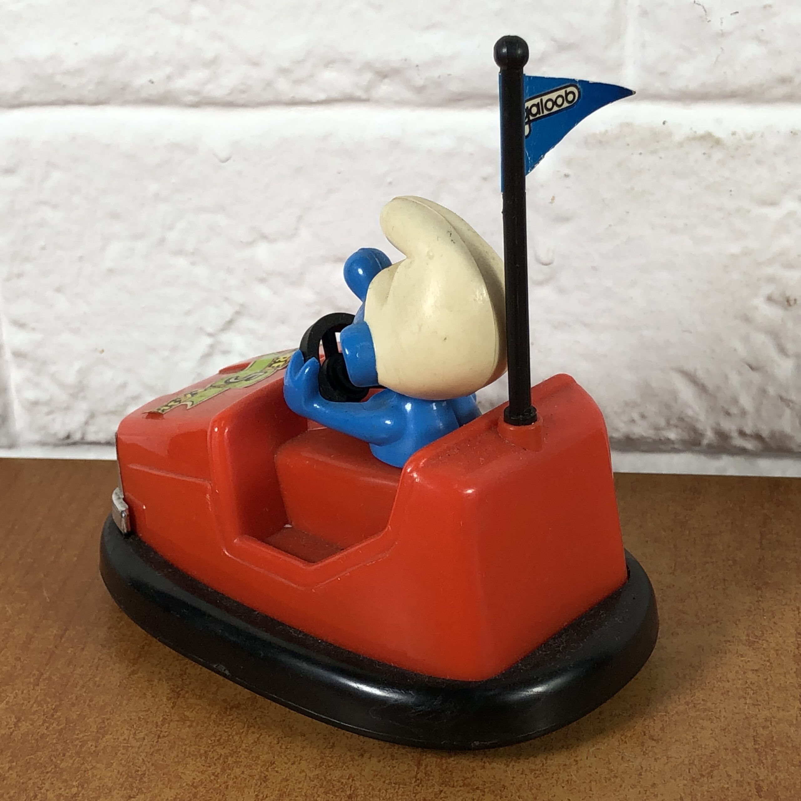 Galoob Peyo Bumper Car Smurf Figurine (Made in Hong Kong) - AuctionGiant