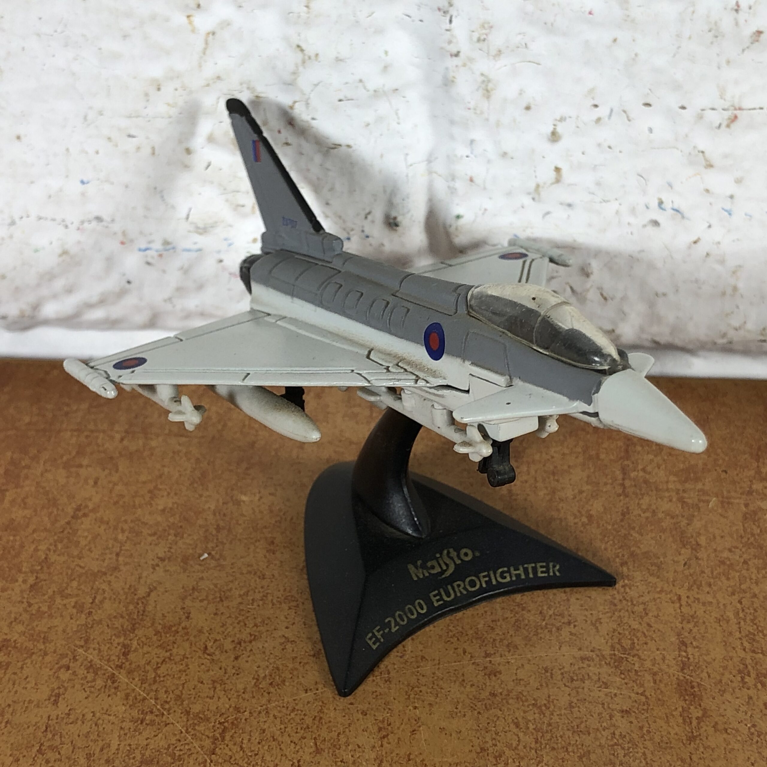 EF-2000 Eurofighter Aircraft Model - AuctionGiant