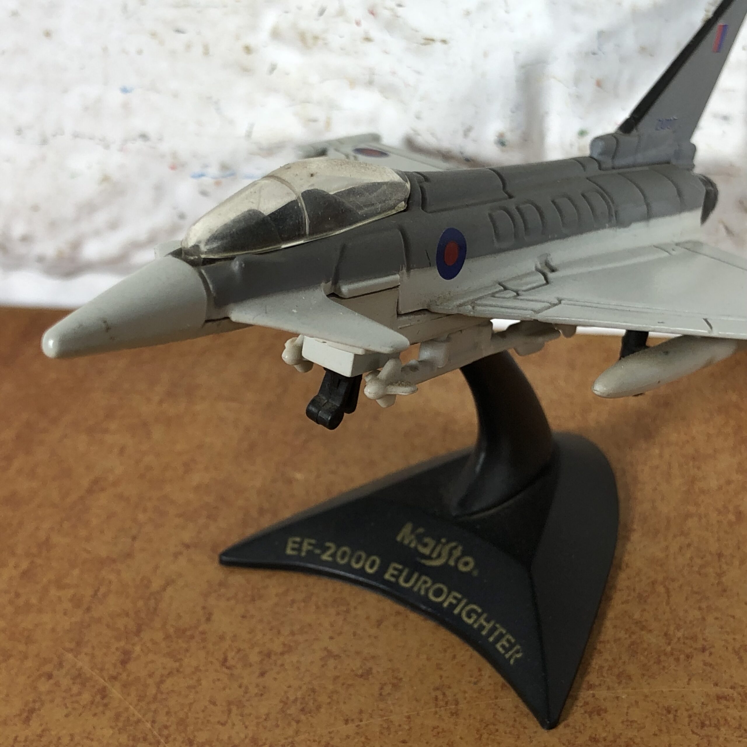 EF-2000 Eurofighter Aircraft Model - AuctionGiant